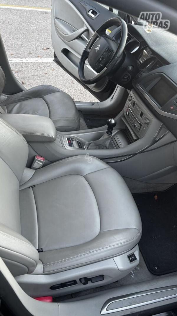 Melns Citroen C5 2008 Kauņa, ar dzinēja tilpumu 2.20 L un nobraukumu 308 tūkst. km par 1700 €, foto 11 vietnē AUTOMOTO.COM.LV