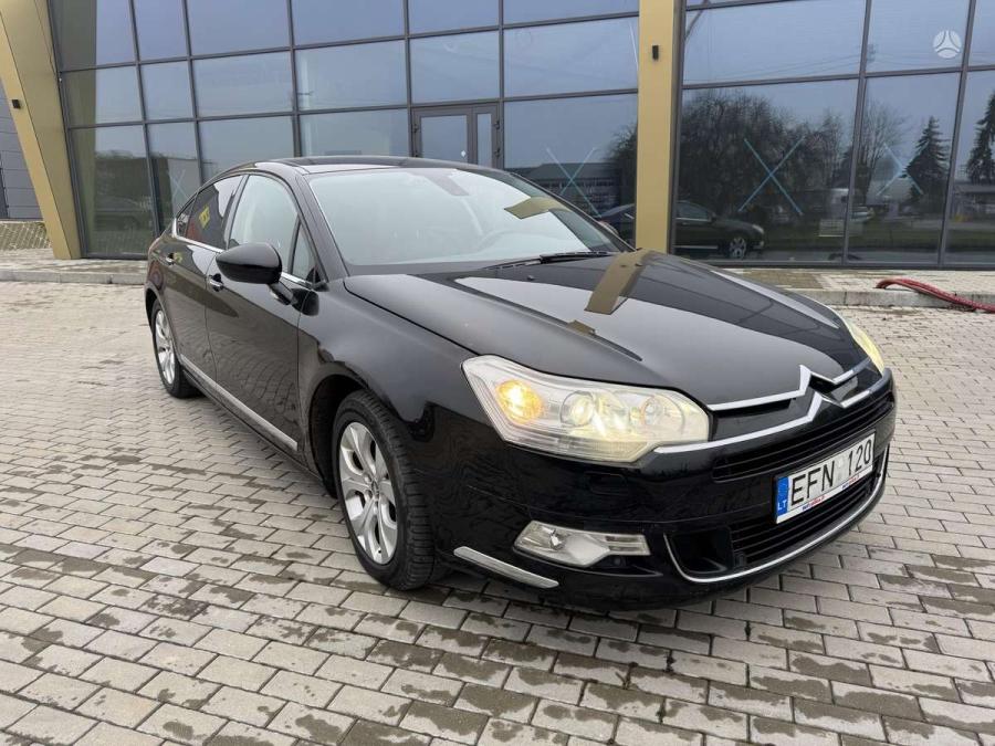 Melns Citroen C5 2009 Kauņa, ar dzinēja tilpumu 2.00 L un nobraukumu 293 tūkst. km par 2750 €, foto 1 vietnē AUTOMOTO.COM.LV
