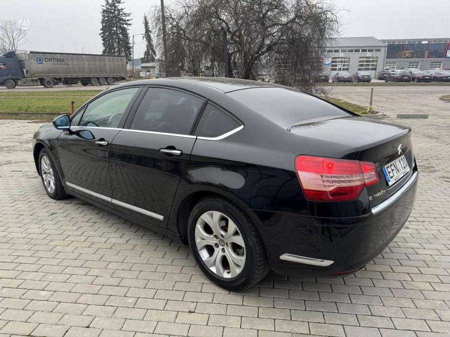 Melns Citroen C5 2009 Kauņa, ar dzinēja tilpumu 2.00 L un nobraukumu 293 tūkst. km par 2750 €, foto 3 vietnē AUTOMOTO.COM.LV