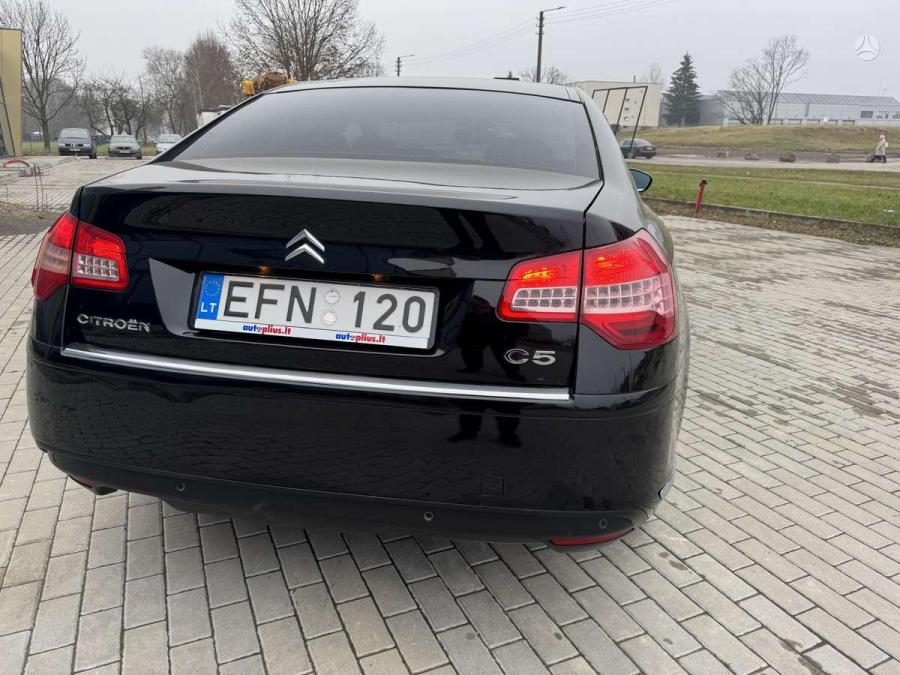 Melns Citroen C5 2009 Kauņa, ar dzinēja tilpumu 2.00 L un nobraukumu 293 tūkst. km par 2750 €, foto 5 vietnē AUTOMOTO.COM.LV
