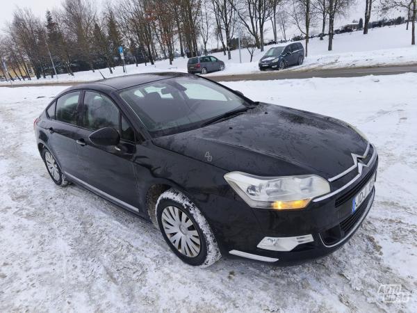 Black Citroen C5 2009 in Taurage, with an engine capacity of 2.00 L and mileage of 295 thousand km for 1950 €, photo 2 on AUTOMOTO.COM.LV