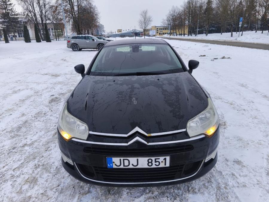 Black Citroen C5 2009 in Taurage, with an engine capacity of 2.00 L and mileage of 295 thousand km for 1950 €, photo 5 on AUTOMOTO.COM.LV