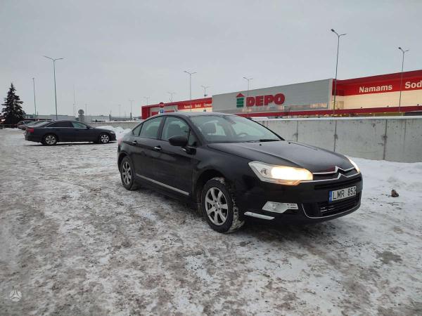 Black Citroen C5 2009 in Kaunas, with an engine capacity of 2.00 L and mileage of 399 thousand km for 2200 €, photo 1 on AUTOMOTO.COM.LV