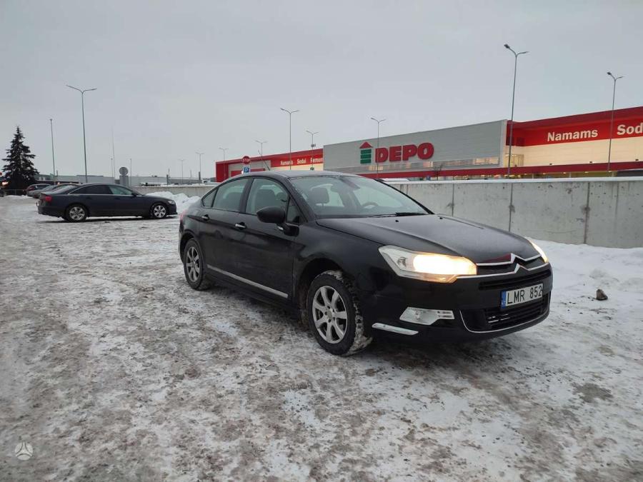 Black Citroen C5 2009 in Kaunas, with an engine capacity of 2.00 L and mileage of 399 thousand km for 2200 €, photo 1 on AUTOMOTO.COM.LV