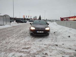 Black Citroen C5 2009 in Kaunas, with an engine capacity of 2.00 L and mileage of 399 thousand km for 2200 €, photo 2 on AUTOMOTO.COM.LV