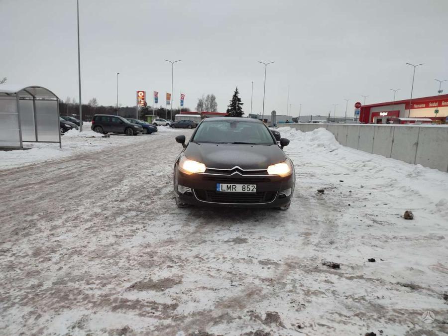 Black Citroen C5 2009 in Kaunas, with an engine capacity of 2.00 L and mileage of 399 thousand km for 2200 €, photo 2 on AUTOMOTO.COM.LV