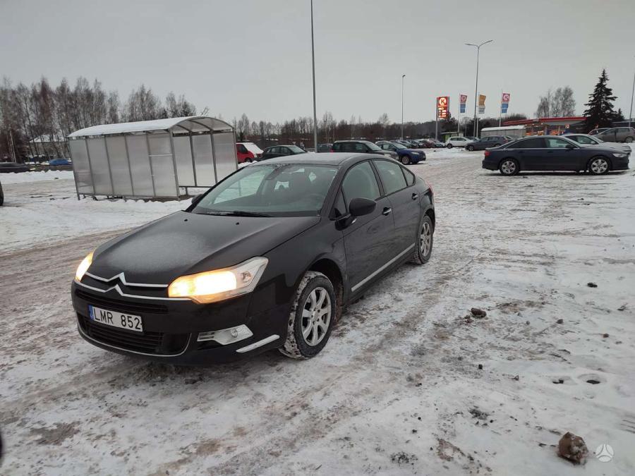 Black Citroen C5 2009 in Kaunas, with an engine capacity of 2.00 L and mileage of 399 thousand km for 2200 €, photo 3 on AUTOMOTO.COM.LV
