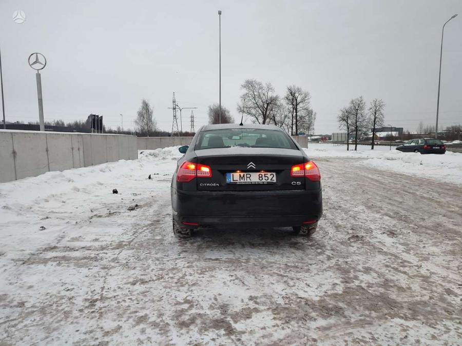 Black Citroen C5 2009 in Kaunas, with an engine capacity of 2.00 L and mileage of 399 thousand km for 2200 €, photo 6 on AUTOMOTO.COM.LV
