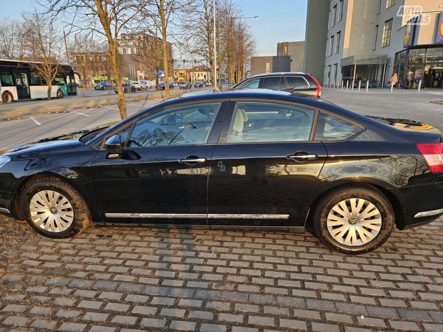 Black Citroen C5 2009 in Kaunas, with an engine capacity of 2.00 L and mileage of 266 thousand km for 2700 €, photo 9 on AUTOMOTO.COM.LV