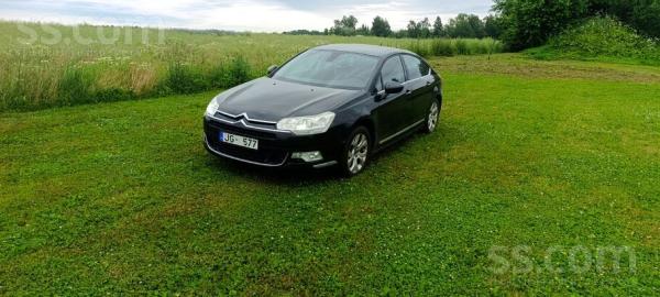 Black Citroen C5 2009 in Riga, with an engine capacity of 2.00 L and mileage of 292 thousand km for 1900 €, photo 1 on AUTOMOTO.COM.LV