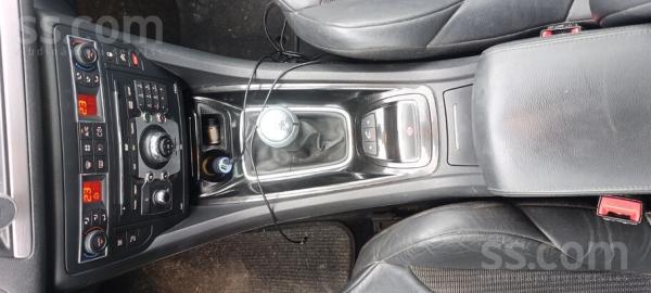 Black Citroen C5 2009 in Riga, with an engine capacity of 2.00 L and mileage of 292 thousand km for 1900 €, photo 8 on AUTOMOTO.COM.LV