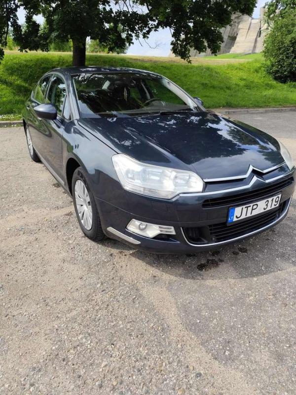 Black Citroen C5 2009 in Kaunas, with an engine capacity of 2.00 L and mileage of 250 thousand km for 1600 €, photo 4 on AUTOMOTO.COM.LV