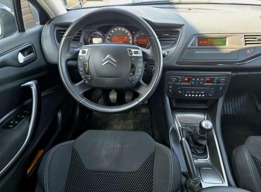 Melns Citroen C5 2009 Tauragė, ar dzinēja tilpumu 1.60 L un nobraukumu 232 tūkst. km par 2400 €, foto 15 vietnē AUTOMOTO.COM.LV