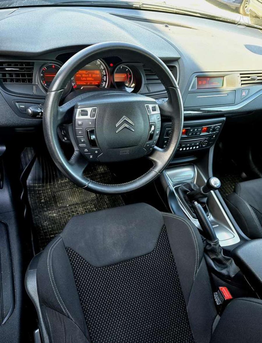 Melns Citroen C5 2009 Tauragė, ar dzinēja tilpumu 1.60 L un nobraukumu 232 tūkst. km par 2400 €, foto 19 vietnē AUTOMOTO.COM.LV
