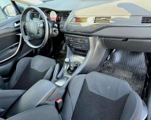Melns Citroen C5 2009 Tauragė, ar dzinēja tilpumu 1.60 L un nobraukumu 232 tūkst. km par 2400 €, foto 21 vietnē AUTOMOTO.COM.LV