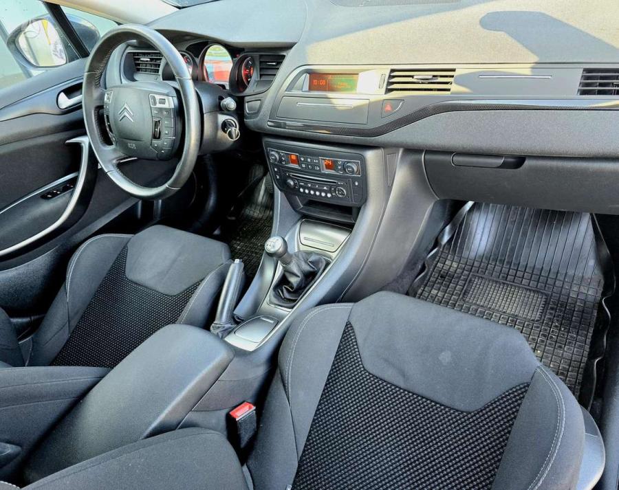 Melns Citroen C5 2009 Tauragė, ar dzinēja tilpumu 1.60 L un nobraukumu 232 tūkst. km par 2400 €, foto 21 vietnē AUTOMOTO.COM.LV