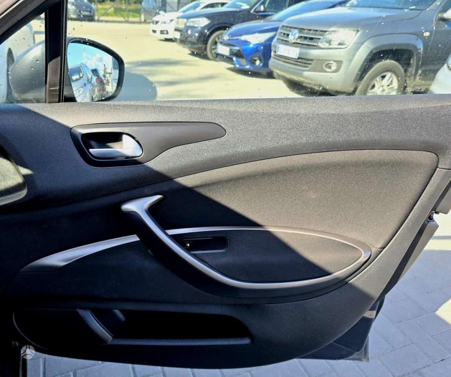 Melns Citroen C5 2009 Tauragė, ar dzinēja tilpumu 1.60 L un nobraukumu 232 tūkst. km par 2400 €, foto 26 vietnē AUTOMOTO.COM.LV