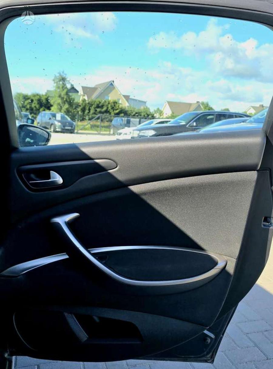 Melns Citroen C5 2009 Tauragė, ar dzinēja tilpumu 1.60 L un nobraukumu 232 tūkst. km par 2400 €, foto 28 vietnē AUTOMOTO.COM.LV