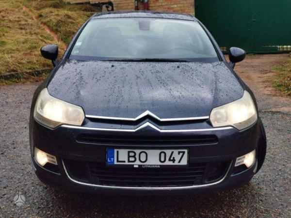 Ситроен С5 2009 в Вильнюс на AUTOMOTO.COM.LV Черный Ситроен С5 2009 в Вильнюс, объемом двигателя 1.60 л и пробегом 299 тыс. км за 1450 €, фото 4 на AUTOMOTO.COM.LV