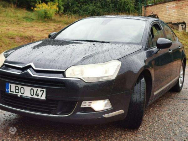Ситроен С5 2009 в Вильнюс на AUTOMOTO.COM.LV Черный Ситроен С5 2009 в Вильнюс, объемом двигателя 1.60 л и пробегом 299 тыс. км за 1450 €, фото 6 на AUTOMOTO.COM.LV