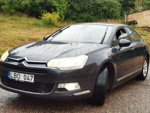 Ситроен С5 2009 в Вильнюс на AUTOMOTO.COM.LV Черный Ситроен С5 2009 в Вильнюс, объемом двигателя 1.60 л и пробегом 299 тыс. км за 1450 €, фото 8 на AUTOMOTO.COM.LV