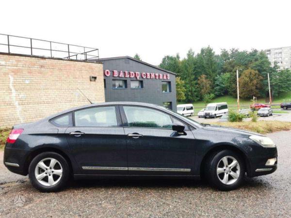 Ситроен С5 2009 в Вильнюс на AUTOMOTO.COM.LV Черный Ситроен С5 2009 в Вильнюс, объемом двигателя 1.60 л и пробегом 299 тыс. км за 1450 €, фото 9 на AUTOMOTO.COM.LV