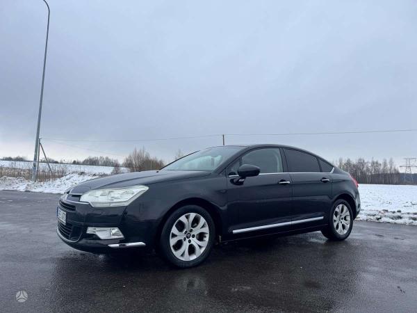 Black Citroen C5 2010 in Panevezys, with an engine capacity of 2.99 L and mileage of 323 thousand km for 2550 €, photo 2 on AUTOMOTO.COM.LV