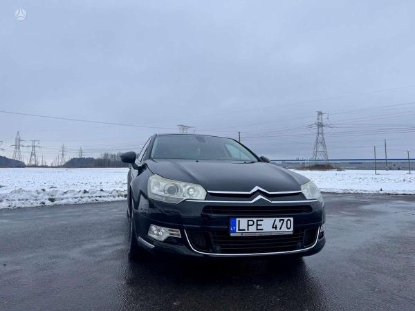 Black Citroen C5 2010 in Panevezys, with an engine capacity of 2.99 L and mileage of 323 thousand km for 2550 €, photo 3 on AUTOMOTO.COM.LV