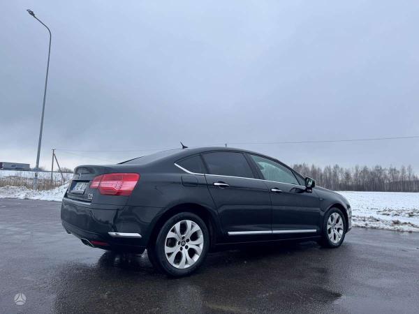 Black Citroen C5 2010 in Panevezys, with an engine capacity of 2.99 L and mileage of 323 thousand km for 2550 €, photo 5 on AUTOMOTO.COM.LV
