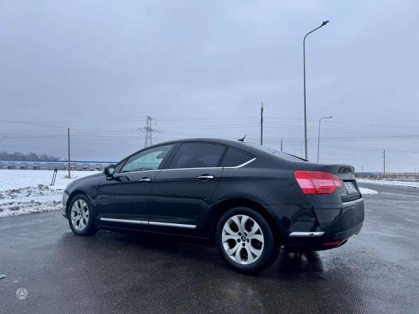 Black Citroen C5 2010 in Panevezys, with an engine capacity of 2.99 L and mileage of 323 thousand km for 2550 €, photo 8 on AUTOMOTO.COM.LV