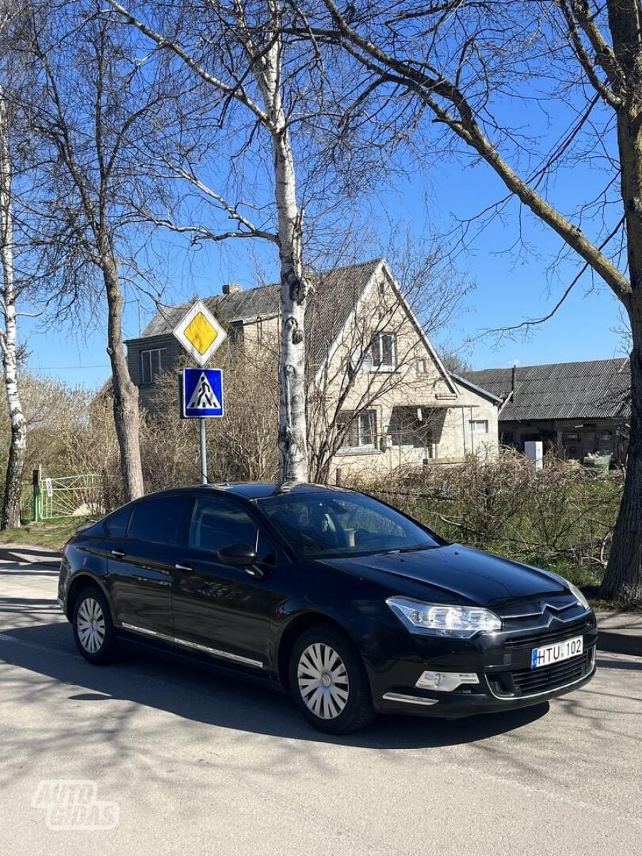 Black Citroen C5 2010 in Klaipeda, with an engine capacity of 1.60 L and mileage of 340 thousand km for 1650 €, photo 3 on AUTOMOTO.COM.LV