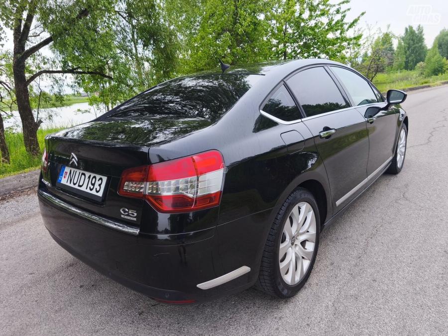 Black Citroen C5 2010 in Taurage, with an engine capacity of 2.00 L and mileage of 292 thousand km for 4250 €, photo 5 on AUTOMOTO.COM.LV