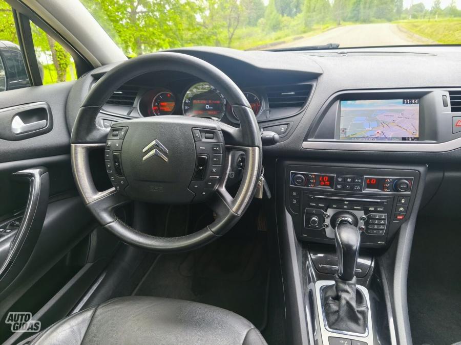 Black Citroen C5 2010 in Taurage, with an engine capacity of 2.00 L and mileage of 292 thousand km for 4250 €, photo 17 on AUTOMOTO.COM.LV
