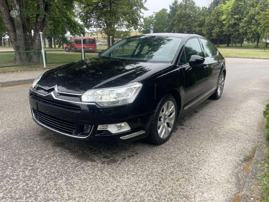 Melns Citroen C5 2010 Tauragė, ar dzinēja tilpumu 2.00 L un nobraukumu 286 tūkst. km par 2500 €, foto 1 vietnē AUTOMOTO.COM.LV