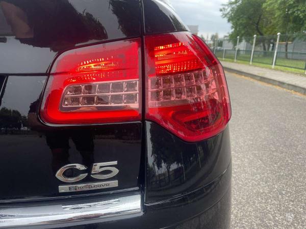 Black Citroen C5 2010 in Taurage, with an engine capacity of 2.00 L and mileage of 286 thousand km for 2500 €, photo 5 on AUTOMOTO.COM.LV