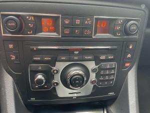 Melns Citroen C5 2010 Tauragė, ar dzinēja tilpumu 2.00 L un nobraukumu 286 tūkst. km par 2500 €, foto 15 vietnē AUTOMOTO.COM.LV