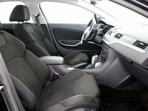 Melns Citroen C5 2010 Tallina, ar dzinēja tilpumu 1.60 L un nobraukumu 159 tūkst. km par 1399 €, foto 6 vietnē AUTOMOTO.COM.LV