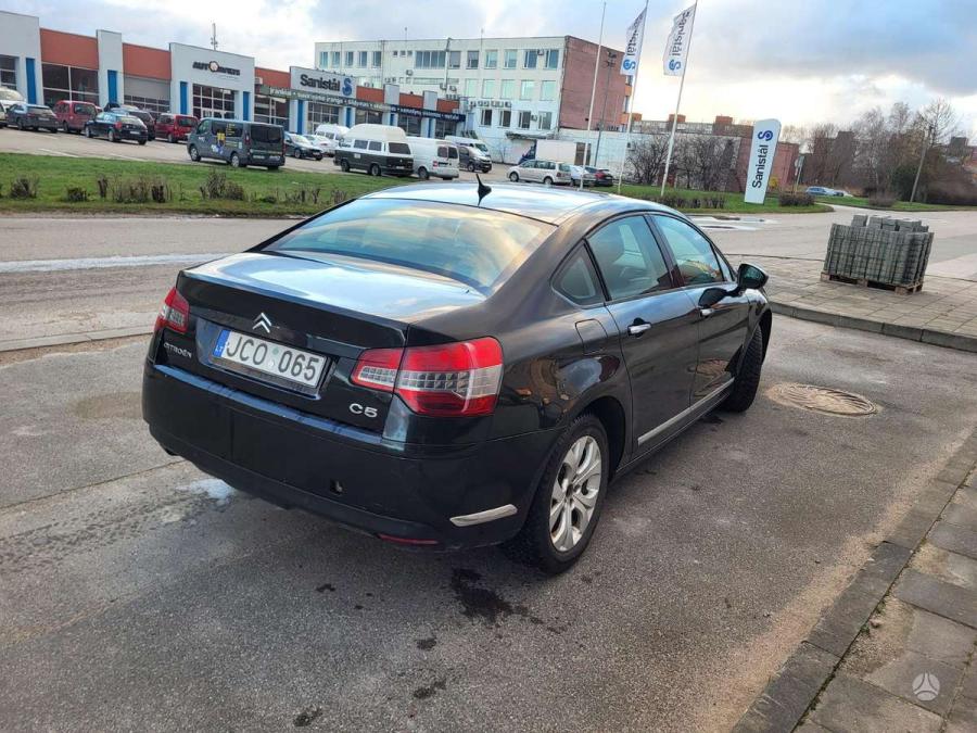 Melns Citroen C5 2011 Klaipėda, ar dzinēja tilpumu 2.00 L un nobraukumu 296 tūkst. km par 1950 €, foto 4 vietnē AUTOMOTO.COM.LV