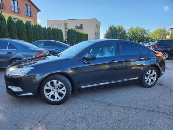 Melns Citroen C5 2011 Kauņa, ar dzinēja tilpumu 1.60 L un nobraukumu 150 tūkst. km par 2900 €, foto 2 vietnē AUTOMOTO.COM.LV