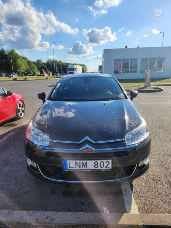 Melns Citroen C5 2011 Kauņa, ar dzinēja tilpumu 1.60 L un nobraukumu 150 tūkst. km par 2900 €, foto 3 vietnē AUTOMOTO.COM.LV