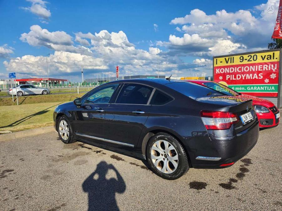 Melns Citroen C5 2011 Kauņa, ar dzinēja tilpumu 1.60 L un nobraukumu 150 tūkst. km par 2900 €, foto 5 vietnē AUTOMOTO.COM.LV