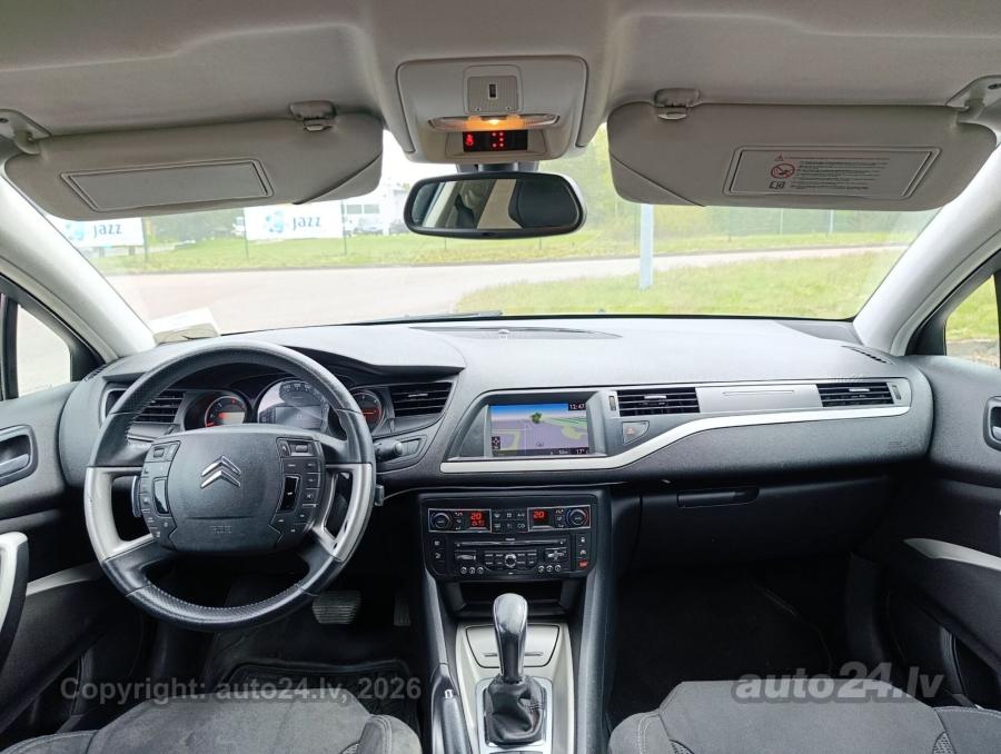 Melns Citroen C5 2011 Tallina, ar dzinēja tilpumu 1.60 L un nobraukumu 295 tūkst. km par 1299 €, foto 10 vietnē AUTOMOTO.COM.LV