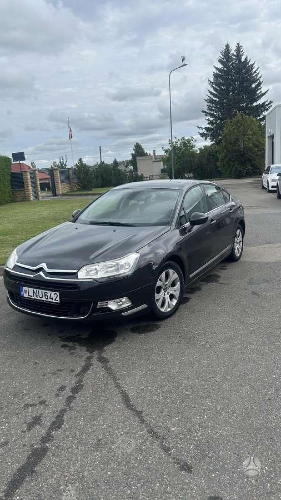 Melns Citroen C5 2011 Raseiniai, ar dzinēja tilpumu 1.56 L un nobraukumu 24 tūkst. km par 2700 €, foto 3 vietnē AUTOMOTO.COM.LV