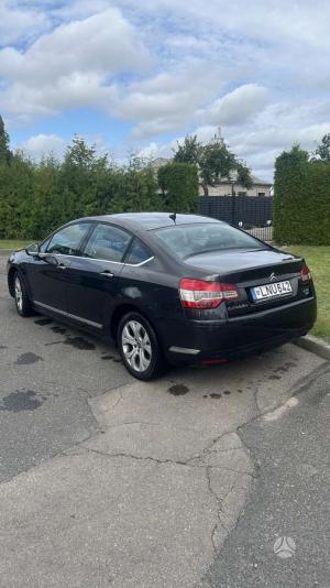 Melns Citroen C5 2011 Raseiniai, ar dzinēja tilpumu 1.56 L un nobraukumu 24 tūkst. km par 2700 €, foto 6 vietnē AUTOMOTO.COM.LV