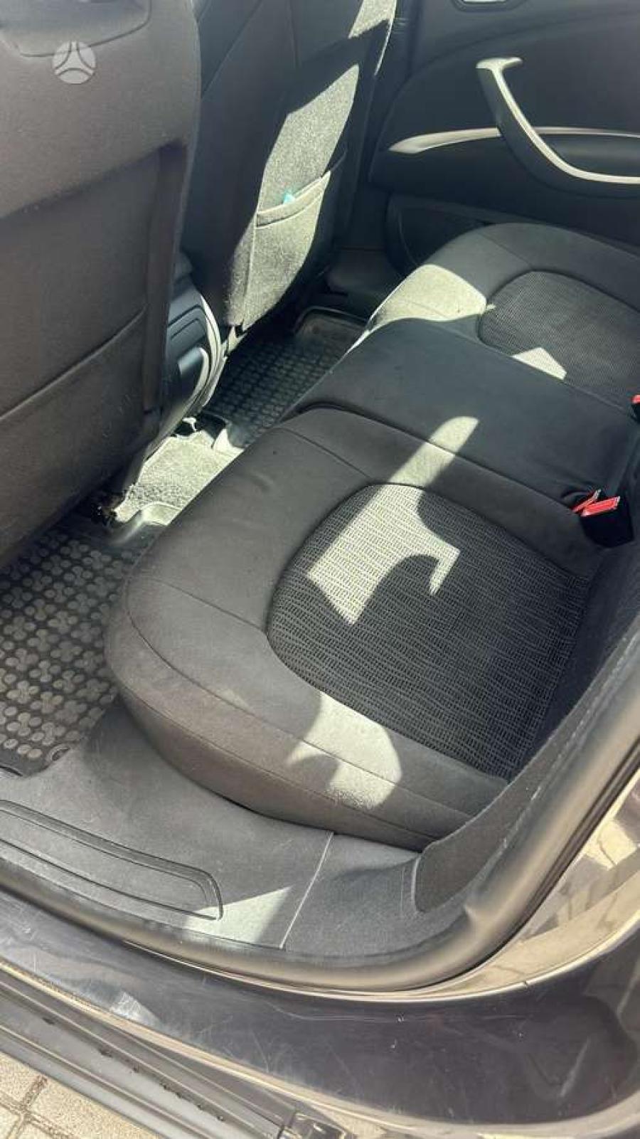 Melns Citroen C5 2011 Raseiniai, ar dzinēja tilpumu 1.56 L un nobraukumu 24 tūkst. km par 2700 €, foto 7 vietnē AUTOMOTO.COM.LV