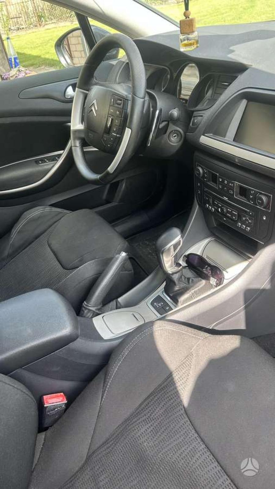 Melns Citroen C5 2011 Raseiniai, ar dzinēja tilpumu 1.56 L un nobraukumu 24 tūkst. km par 2700 €, foto 8 vietnē AUTOMOTO.COM.LV