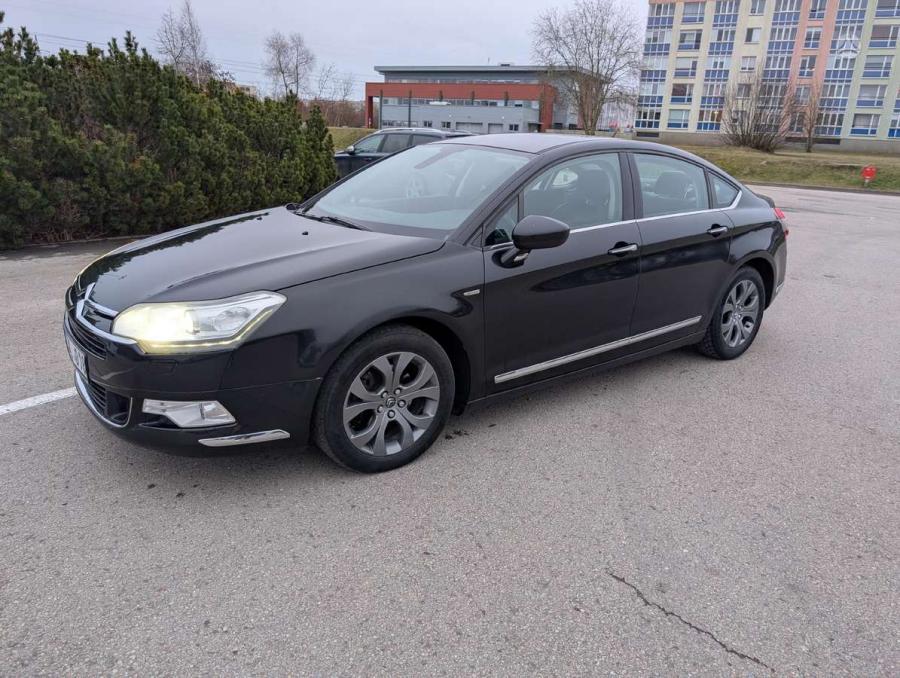 Melns Citroen C5 2012 Šauļi, ar dzinēja tilpumu 2.00 L un nobraukumu 341 tūkst. km par 3600 €, foto 1 vietnē AUTOMOTO.COM.LV