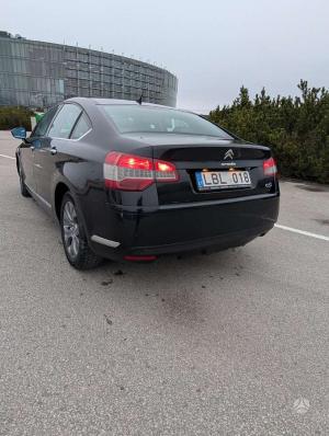 Melns Citroen C5 2012 Šauļi, ar dzinēja tilpumu 2.00 L un nobraukumu 341 tūkst. km par 3600 €, foto 3 vietnē AUTOMOTO.COM.LV