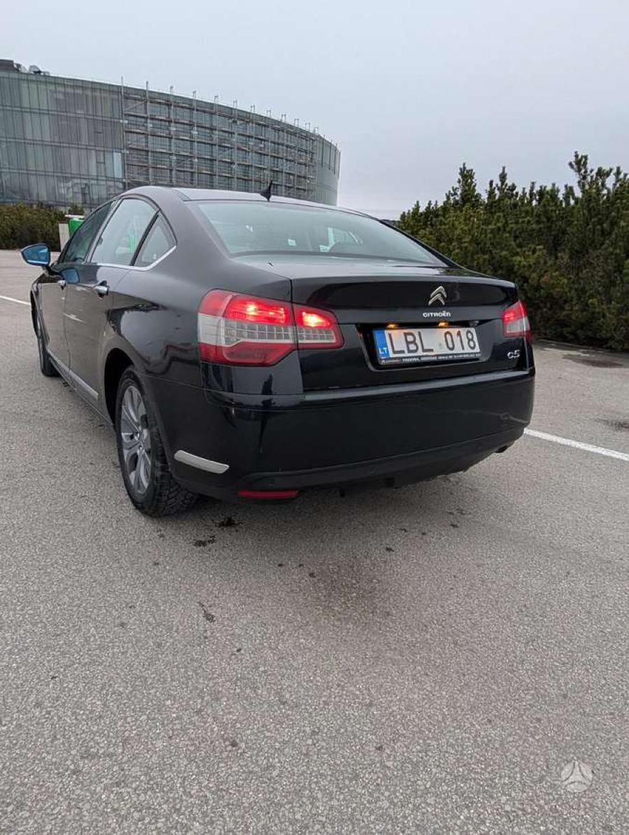 Melns Citroen C5 2012 Šauļi, ar dzinēja tilpumu 2.00 L un nobraukumu 341 tūkst. km par 3600 €, foto 3 vietnē AUTOMOTO.COM.LV