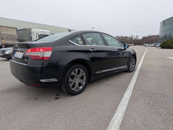Melns Citroen C5 2012 Šauļi, ar dzinēja tilpumu 2.00 L un nobraukumu 341 tūkst. km par 3600 €, foto 4 vietnē AUTOMOTO.COM.LV